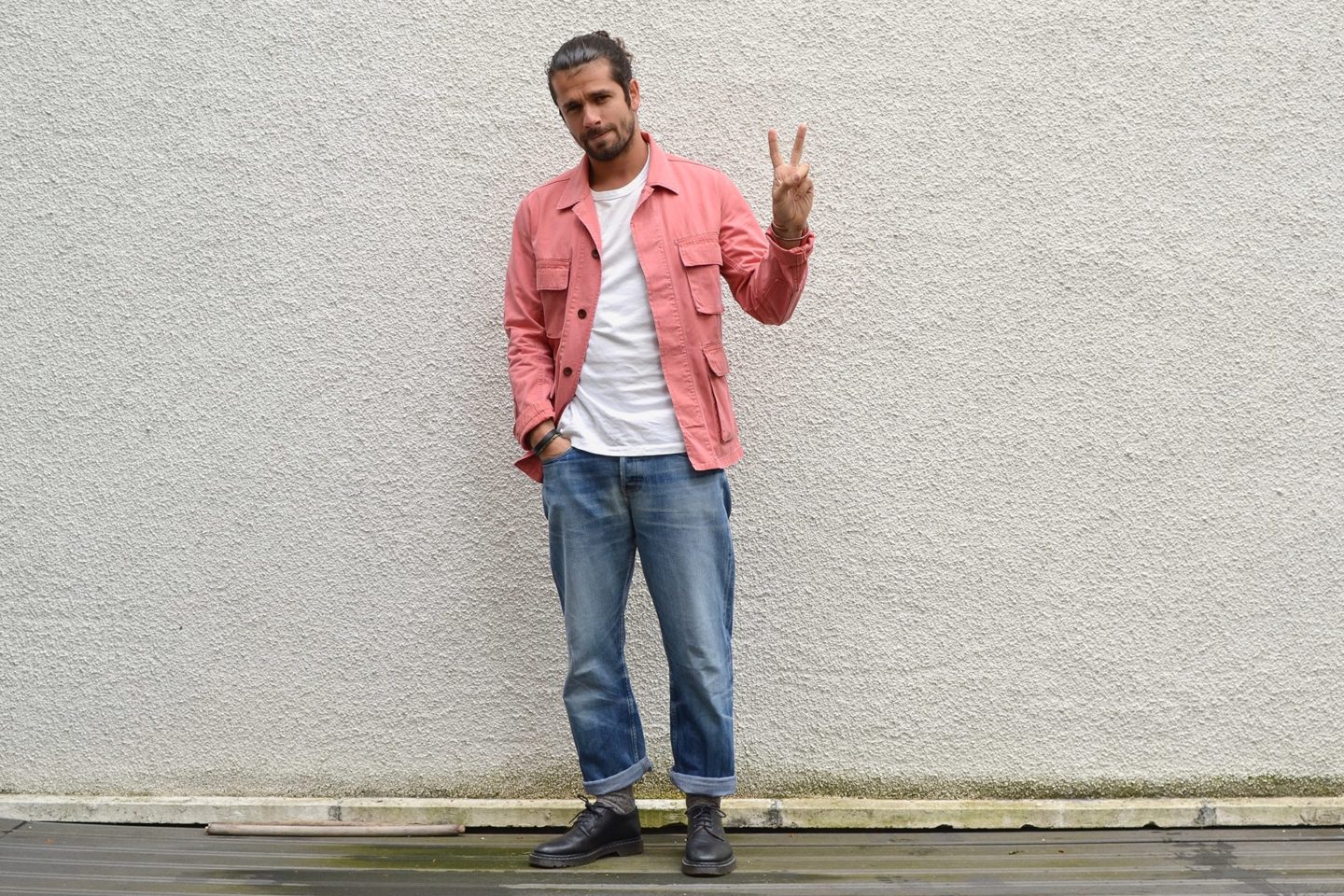 Porter du rose dans un style vintage quand on est un homme