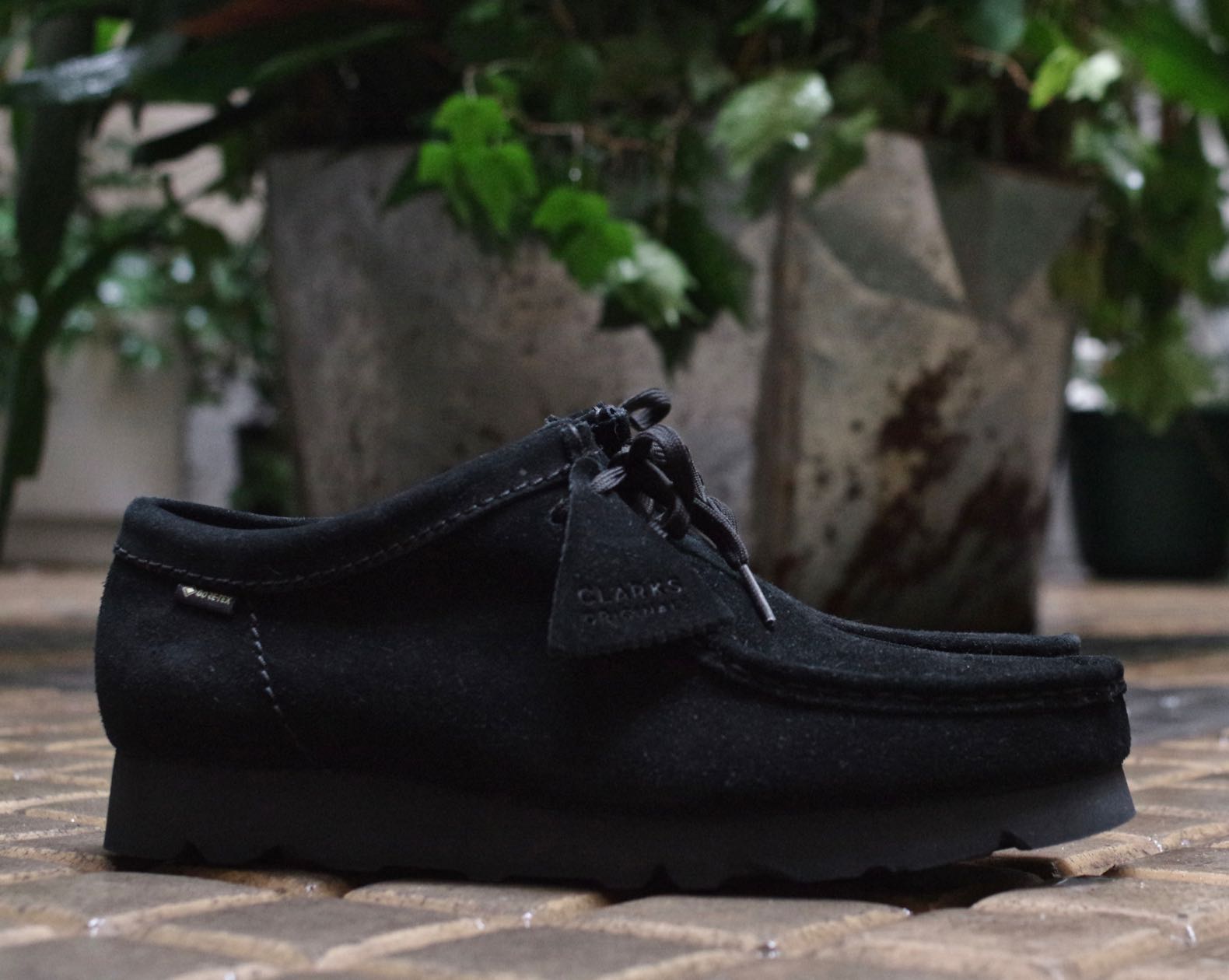 Clarks Wallabees GTX black suede - la paire street pour la pluie et le ...