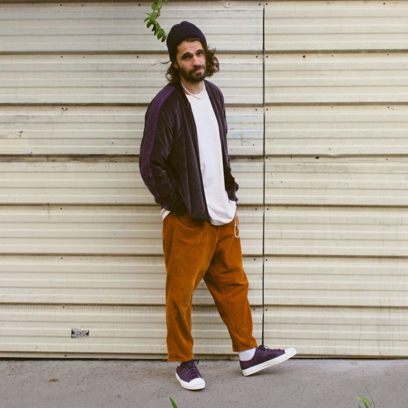 Look streetwear en veste de jogging en velours lisse & pantalon en velours