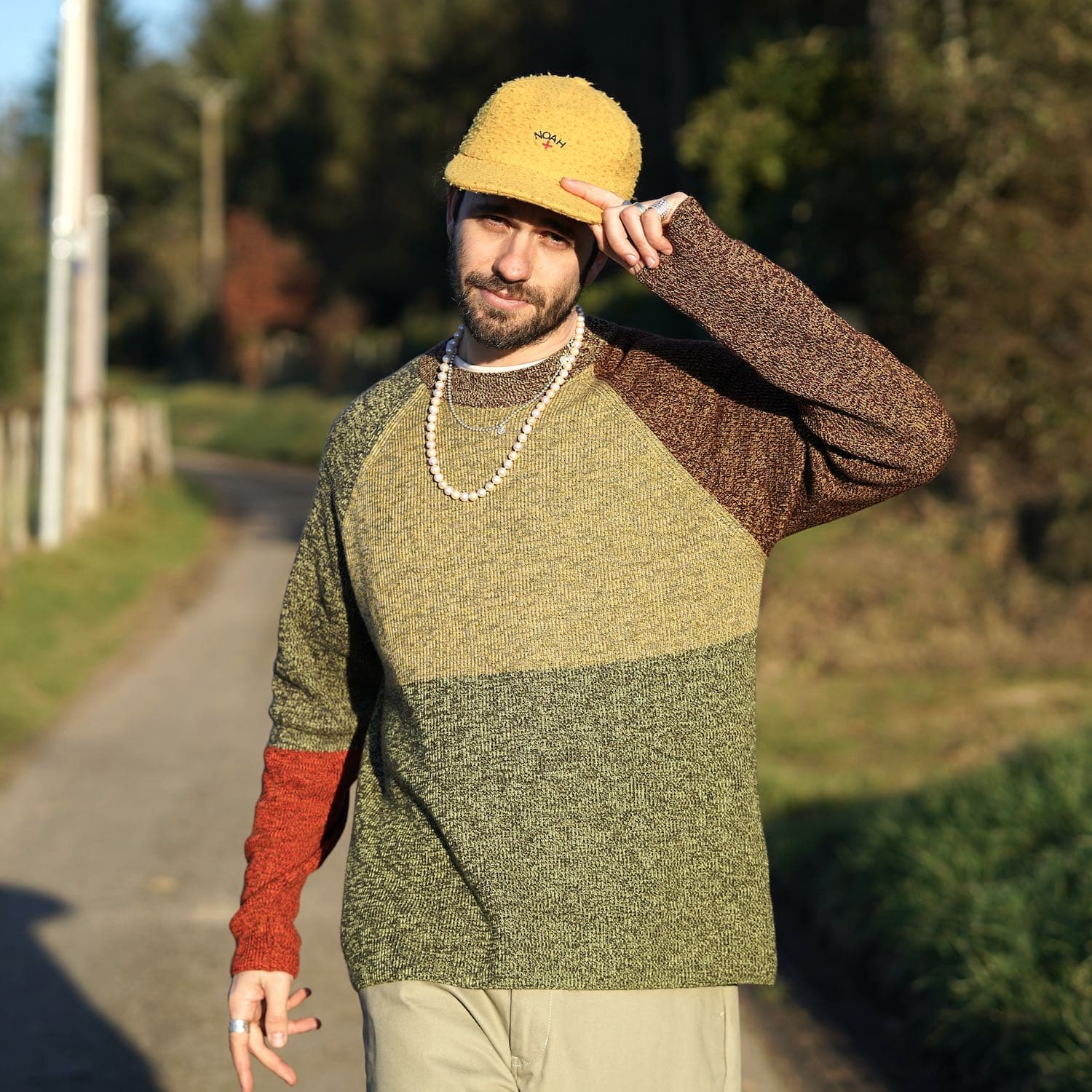 Look streetwear chic un pull Woolrich façon color-block