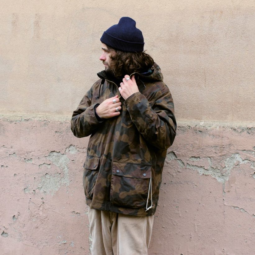 Look d'hiver avec une smock jacket camo Barbour et les jaguar Hardrige