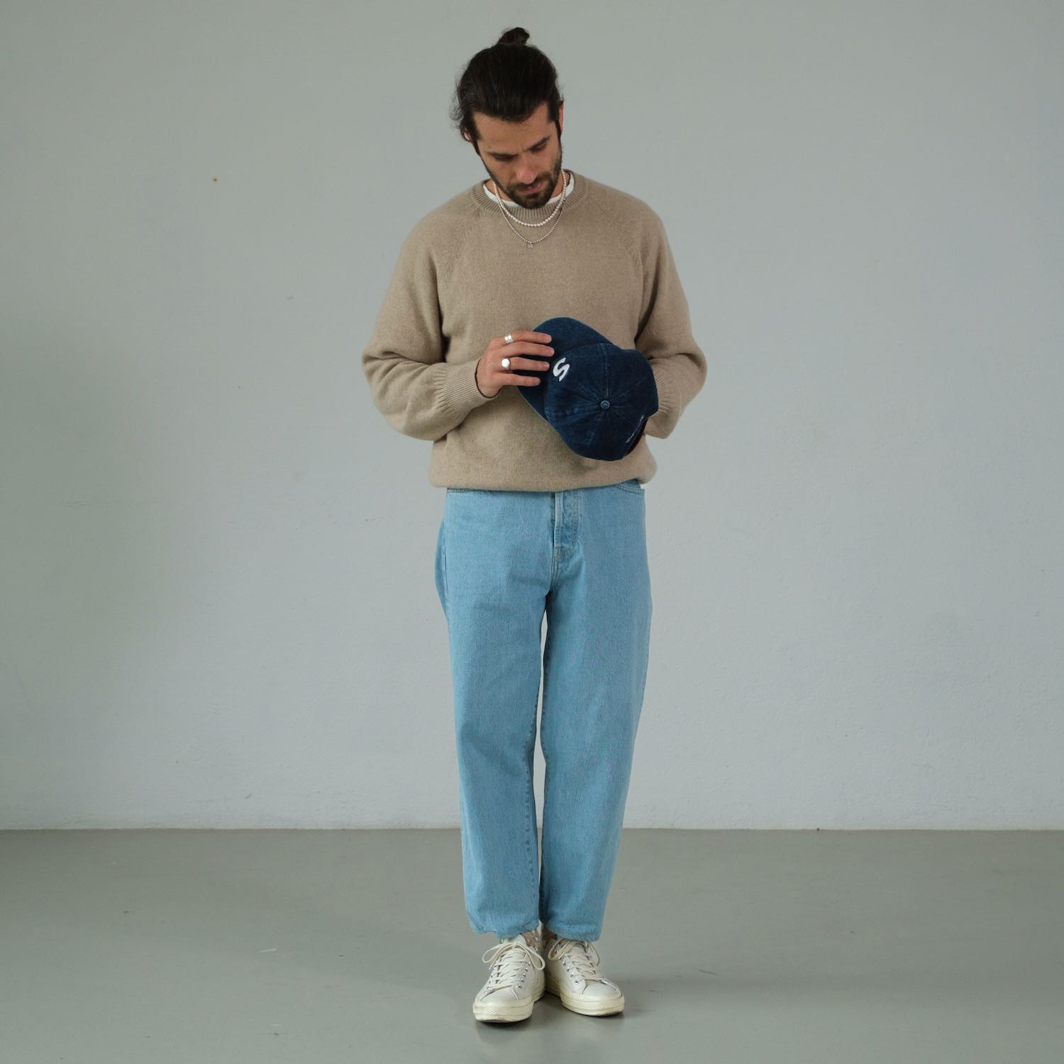 Découvre le jean loose tapered Borali en bleach et stone wash