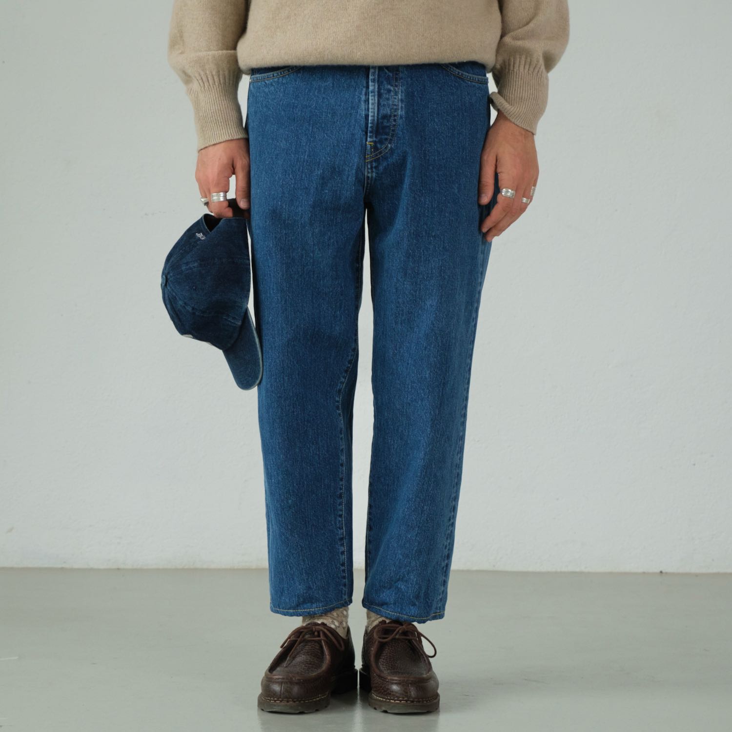Découvre le jean loose tapered Borali en bleach et stone wash