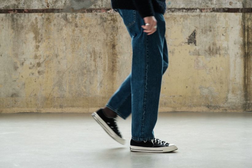 Découvre le jean loose tapered Borali en bleach et stone wash